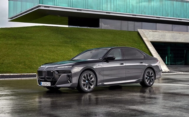 Chi tiết BMW 750e xDrive 2023 kèm giá bán (10/2025)