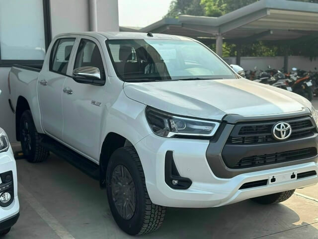 Giá xe Toyota Hilux 2025 lăn bánh và ưu đãi (05/2026)