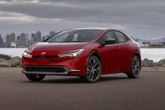 Đánh giá Toyota Prius 2025: vẫn là huyền thoại Hybrid