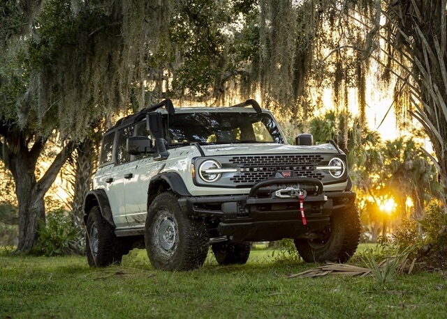 Ford Bronco 2024: thông số, hình ảnh, giá bán (01/2026)