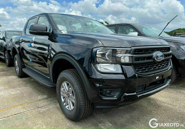 Giá xe Ford Ranger XLS 2025 lăn bánh (11/2025)